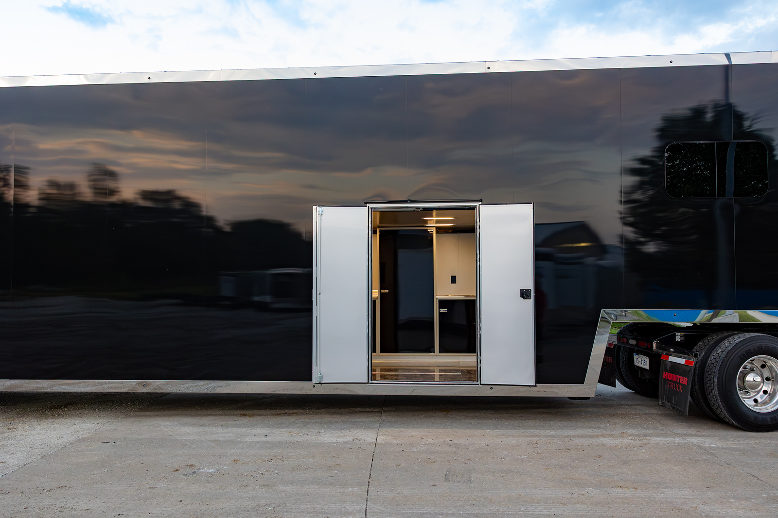 ATC ROM 450 8.5×24 PED Aluminum Enclosed Trailer (235014) – Predator ...